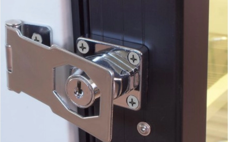 Κλειδαριά ασφαλείας για παράθυρα – safetips.gr